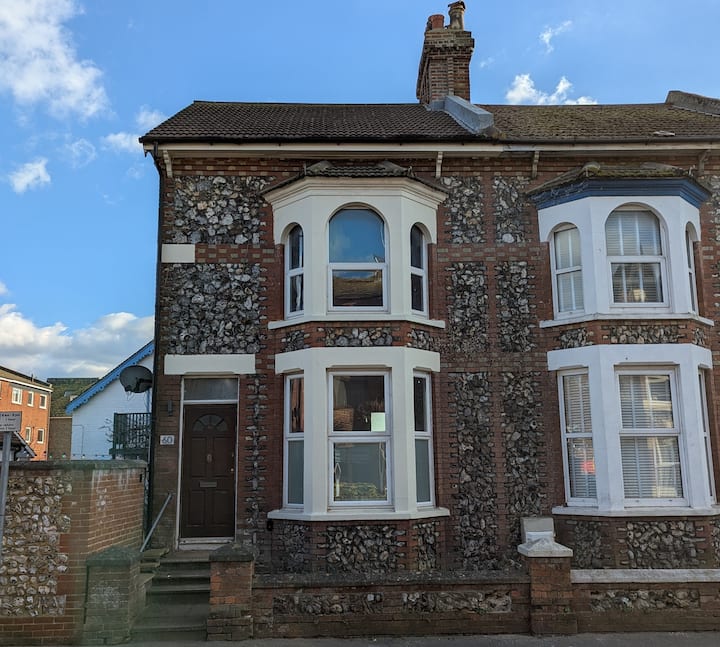 Home Away From Home By The Sea - Arundel