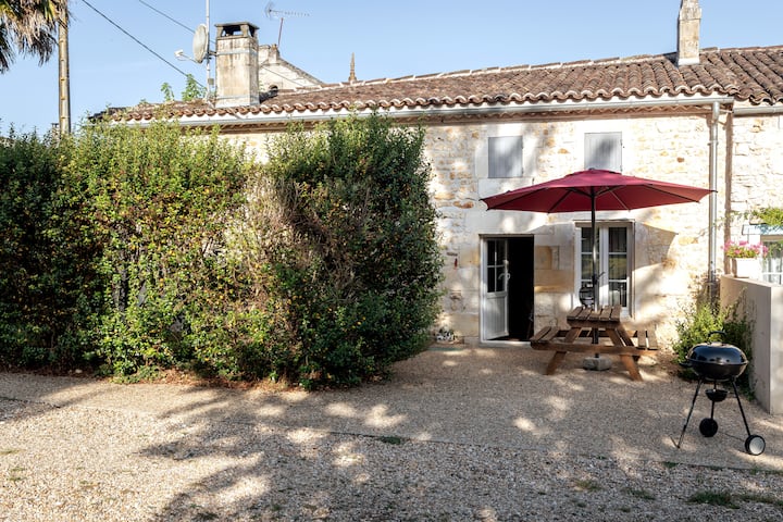 L'eau, Gîte De Charme, Climatisé Avec Piscine - Rioux