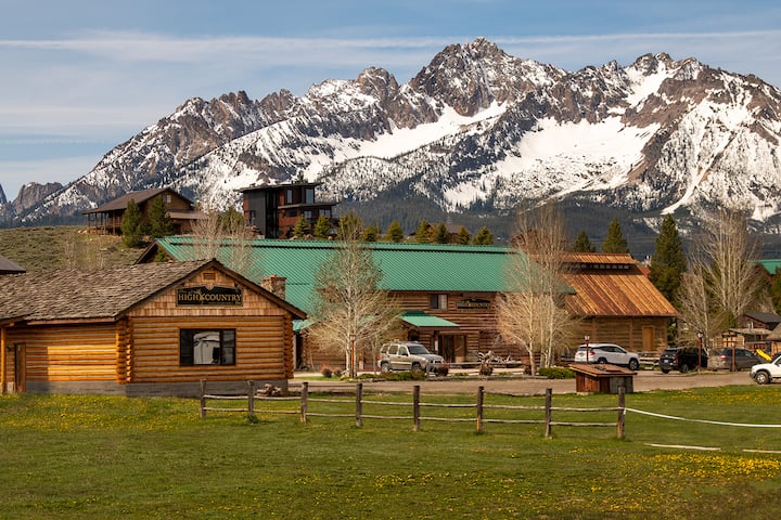 Stanley High Country Inn- #107 Pet Friendly - Redfish Lake, ID
