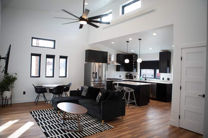 New Modern Retreat Near Downtown Salida - Salida, CO