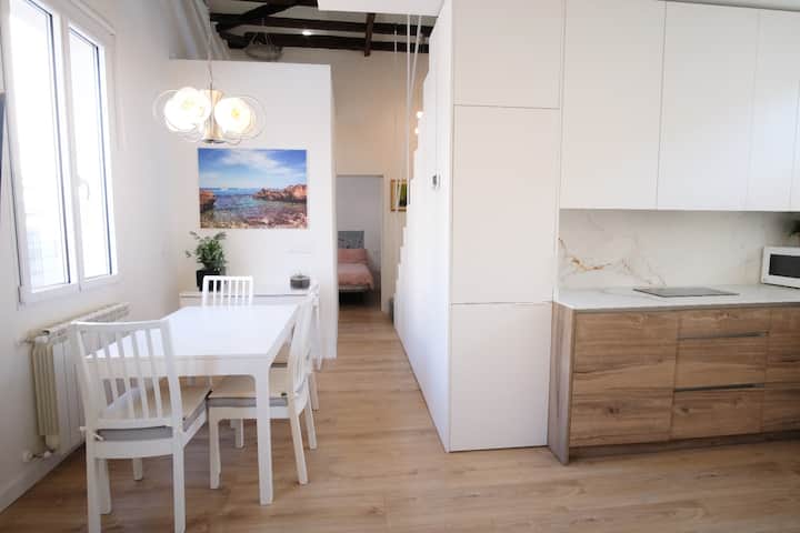 Luz Y Calma En El Rastro - Madrid