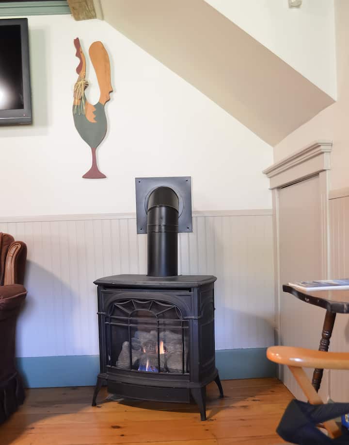 Bugaboo Cottages: The Olde Homestead - Summerside