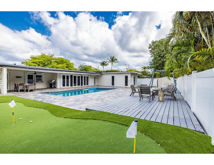Casa Bella | 15 Min To Hard Rock · Pool · Golf Bbq - North Miami, FL