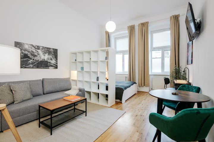 Traditional Flat Near Metro &Schönbrunn, 1month+ - Bécs