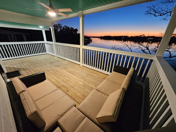 Big Pensacola Waterfront Retreat - Warrington, FL