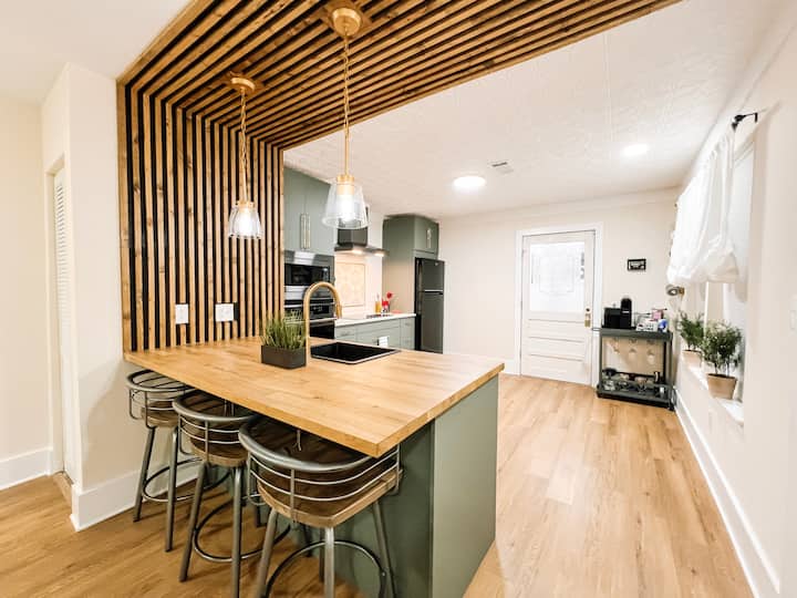 New! Downtown Vintage 1940s Bungalow-pet-friendly! - Gainesville