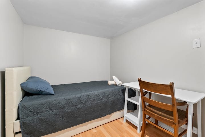 Quite Room W/ Lock - Mississauga