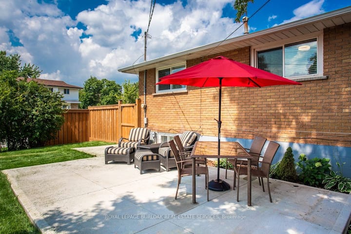Superb Bungalow Unit - Burlington