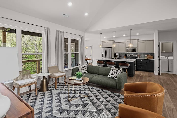 Luxe Haven: Modern Comfort With A King-sized Bed - Bella Vista, AR