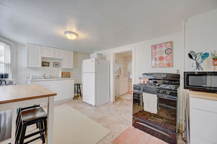 Milwaukee 1br Bungalow With Free Parking - Milwaukee