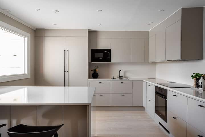 Mysigt Radhus, Med Parkeringar - Umeå