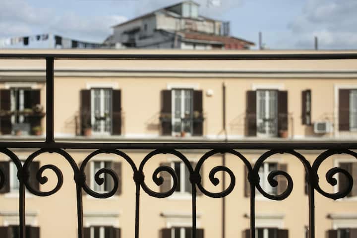 The Balconettes - Rome