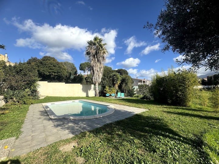 Maison 2 Chambres Et Canapé Lit Avec Piscine - Bastelicaccia