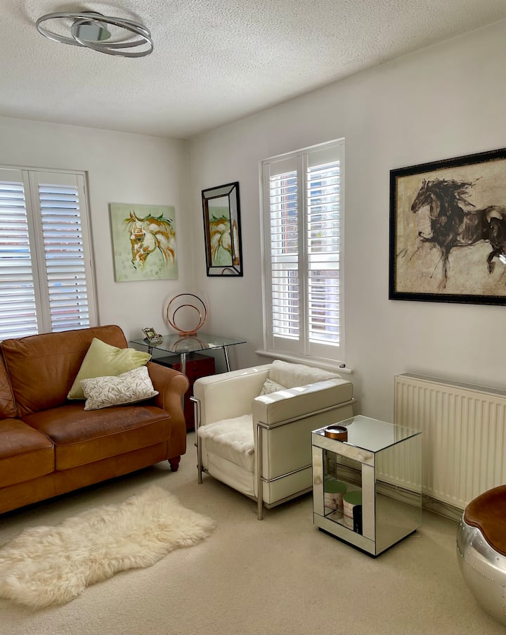 1-bedroom Home With Parking - Colchester