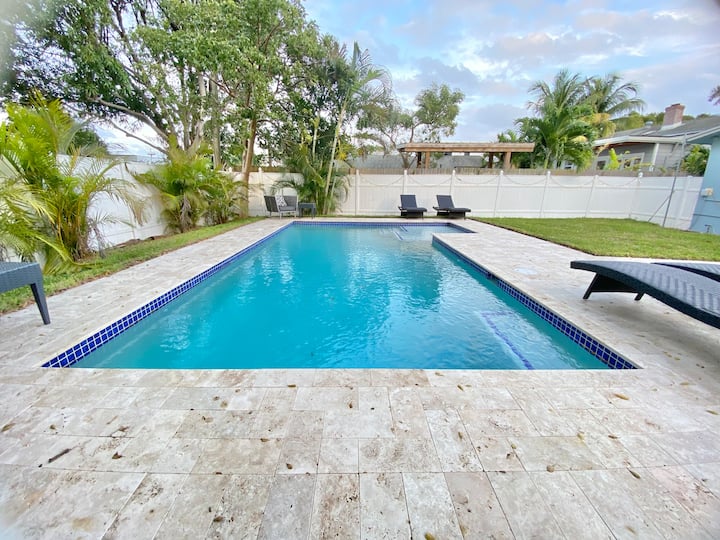 Big Heated Pool Walking Distance To Atlantic Ave - Delray Beach, FL