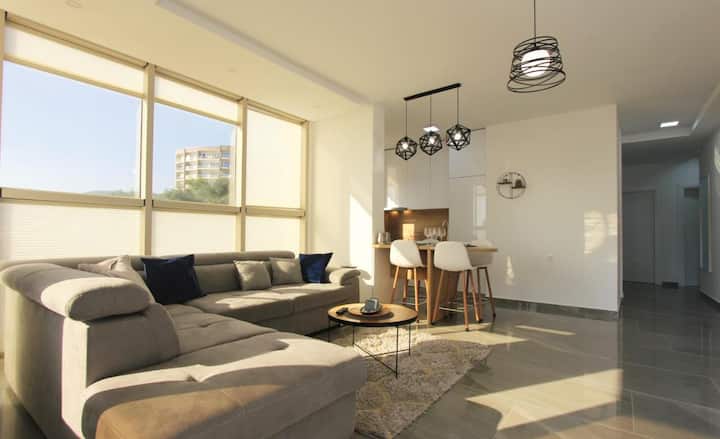 Modern 2 Bedroom With Parking , 3 Min To The Beach - Monténégro