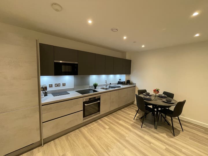 Modern New Build One Apartment. - Dagenham