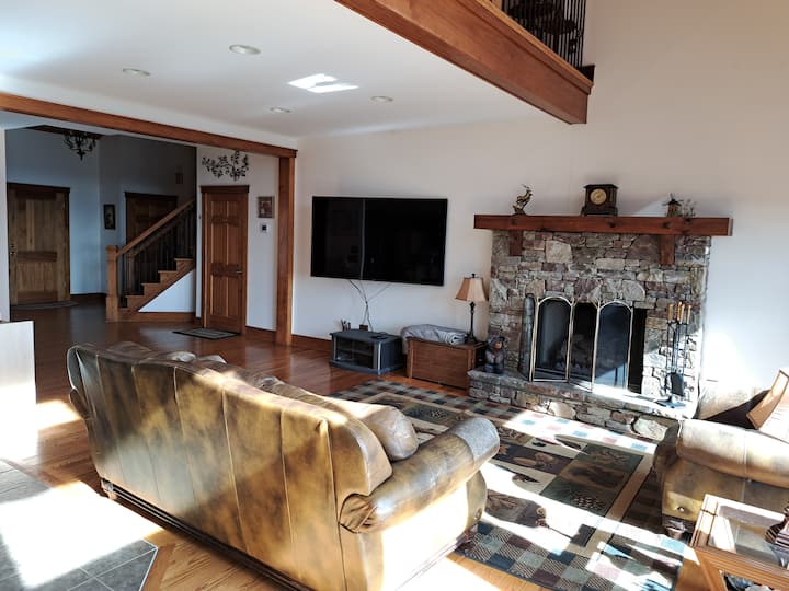 Stunning Views Bedroom #1 - Tryon, NC