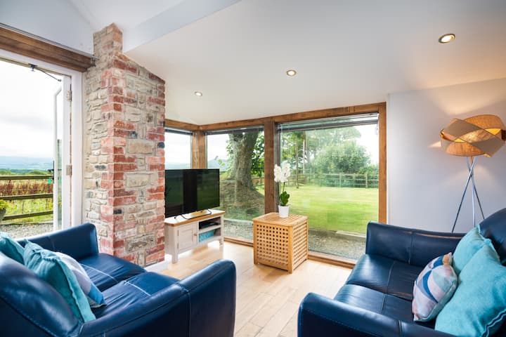 Stable Conversion, Amazing Views,
Nevern, Newport - Pembrokeshire