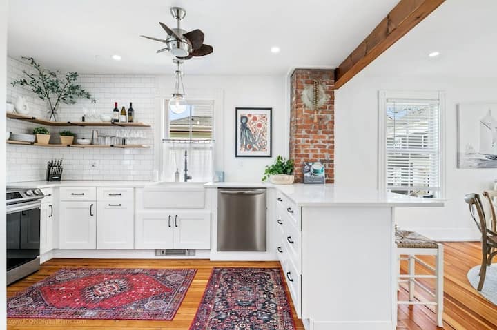 Heart Of Npt! Cozy 3br, New Reno - Newport, RI
