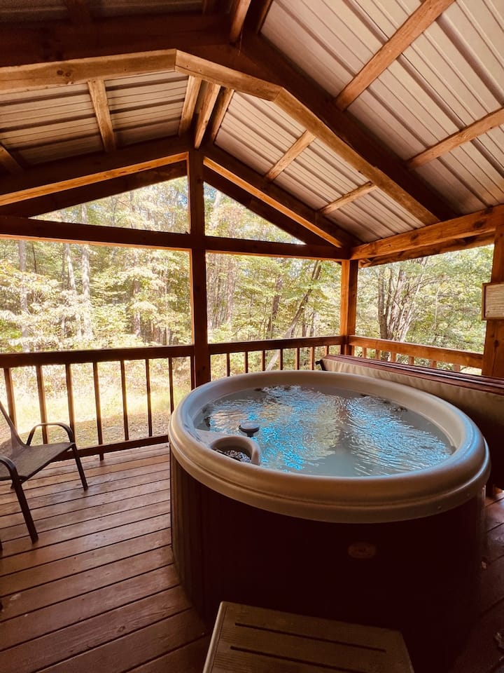 Hummingbird Haven Getaway Cabins - Hocking Hills State Park, OH