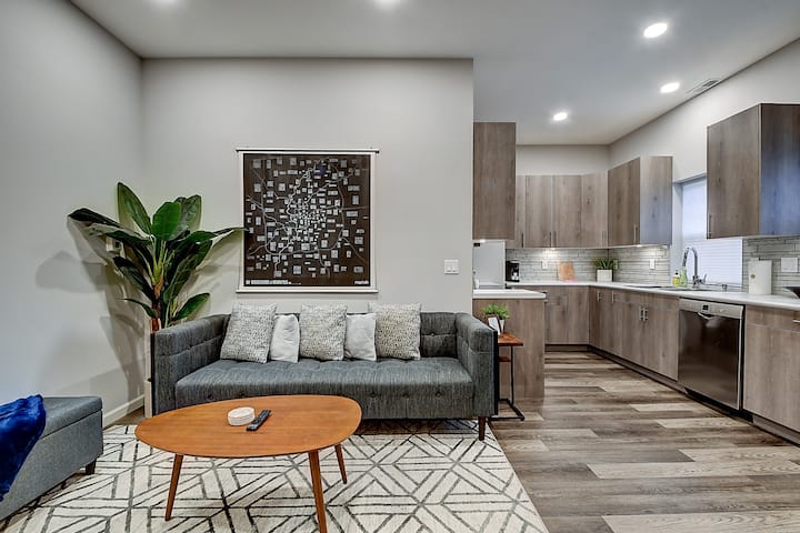 Engaging East Townhome | 3 Bd, 2 Br, Pet Friendly! - Indianapolis