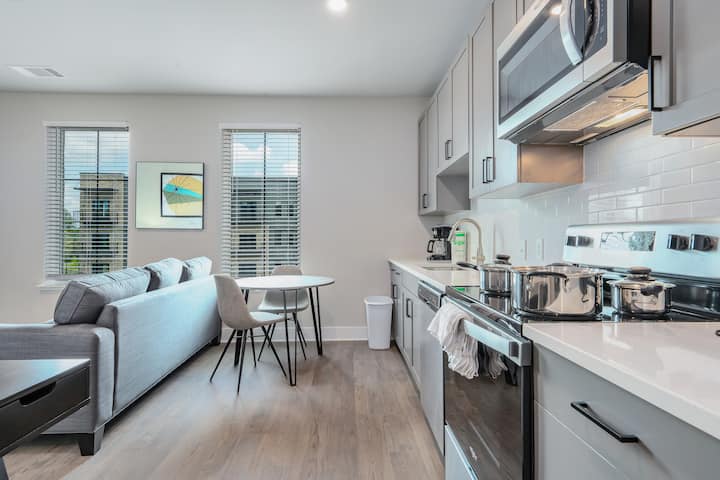 Intern Housing Near Midcity - Modern Studio Apt - Huntsville, AL