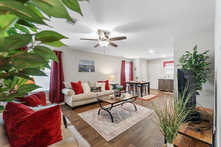 Modern Home Near Lake Conroe 3 Bed 2.5 Bath - Willis, TX