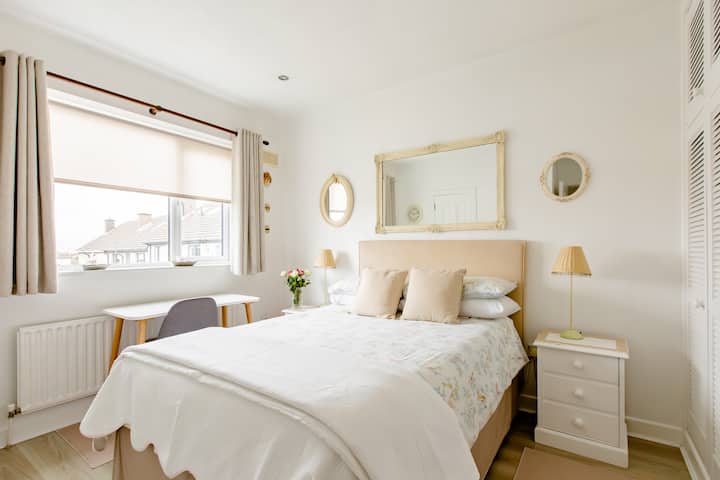 Easy Dreams - En-suite Bathroom Double Bedroom - Dublin