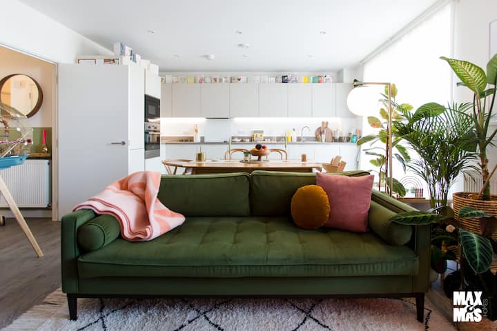 2-bed Sanctuary |Parking & Balcony! Near Romford - Dagenham