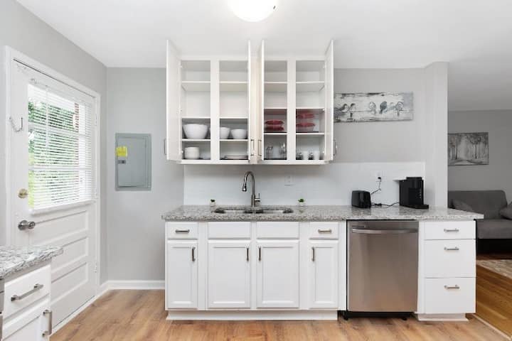 Great 2 Bedroom Unit. - Scottdale, GA