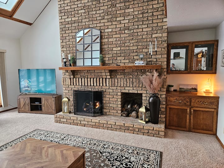 The Urban Lakehouse: Near Avalon Grand Resort - Warren, OH
