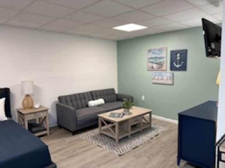 Newly Remodeled Kitchenette - Frankfort