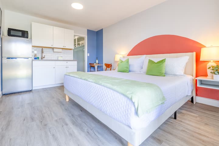 2 Guests! Near Beach, Bars & Restaurants - Fort Lauderdale, FL