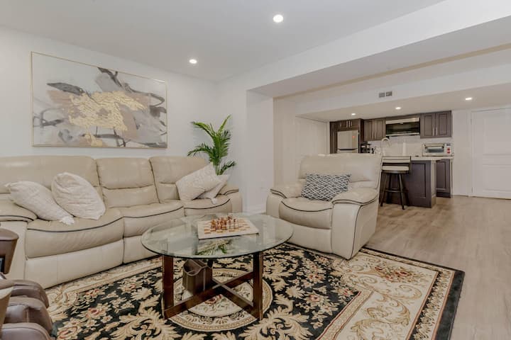 Luxury Walkout Basement Apartment In Oakville - Oakville