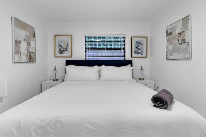 King Suite, Private Desk, Sleeps 4, Wi-fi, Parking - Coral Gables