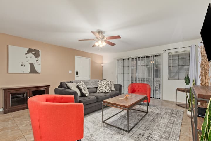 Comfy |Ground Level |Double King - Mesa