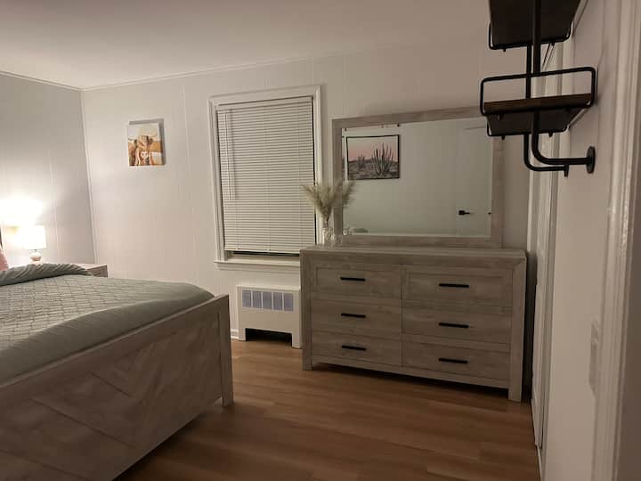 Room For Rent In Quite Home. - New Haven, CT