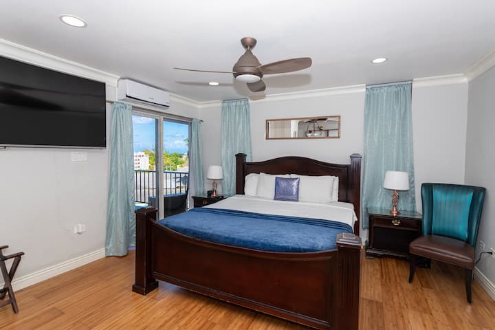 ❤️1 Ocean Front Modern Beach Condo Prime Location - Montego Bay