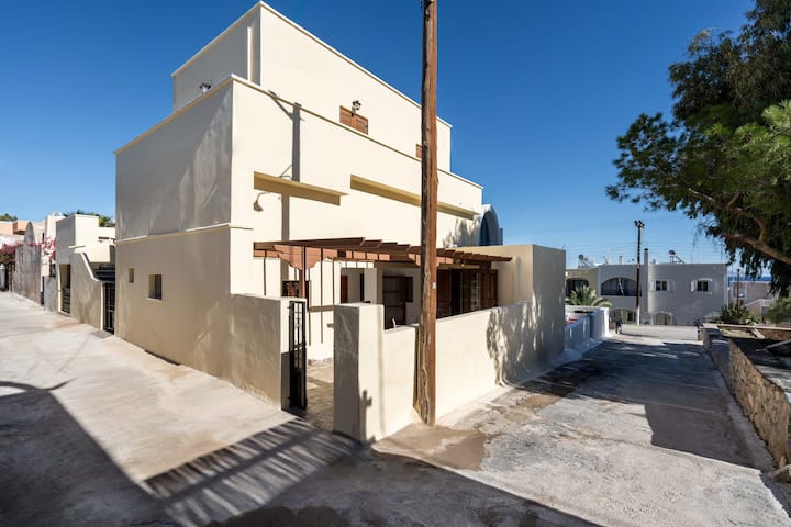 Plethora Homes - 2 Villas - Santorini