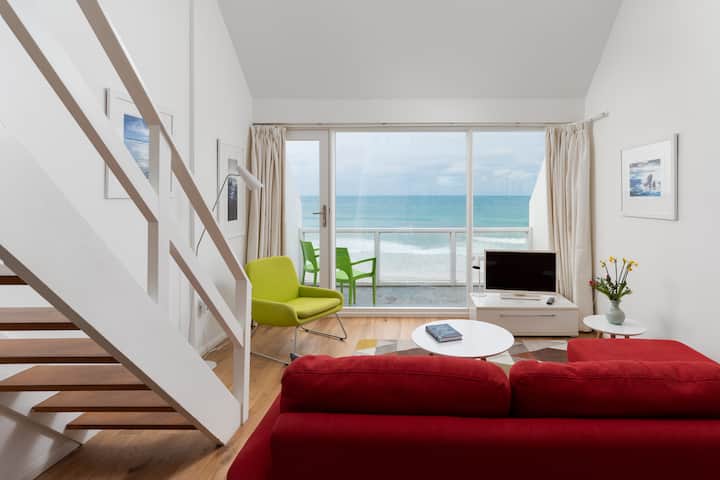 Light And Airy Beachside Apt - St Ives