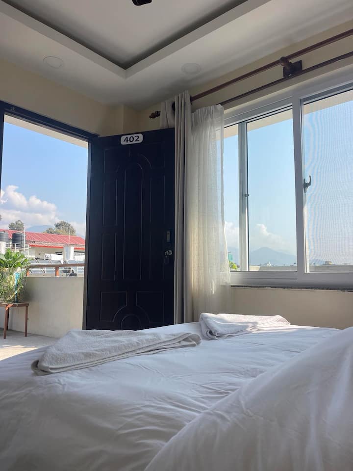 Furnished Rooftop Apartment Near Fewa Lake - 포카라