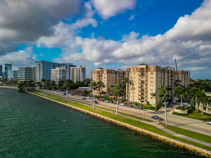 Sophisticated Waterfront Condo! - West Palm Beach, FL