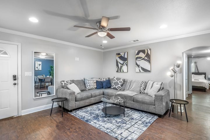 Modern 2br Across At&t Stadium, Near 6flags & Uta - Arlington, TX