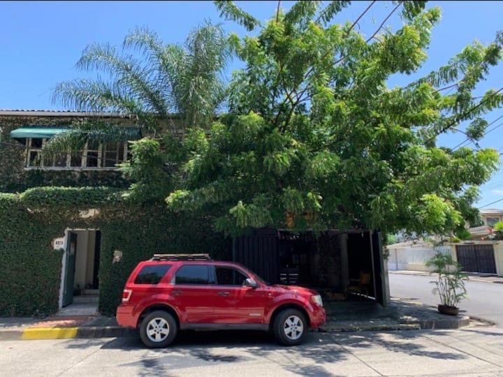 Casaclaudina En Miraflores, Guayaquil-ecuador - Guayaquil