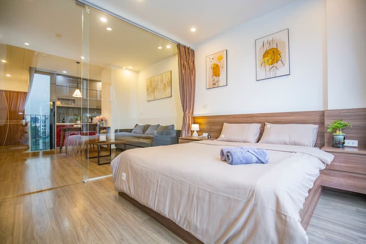 1 Bedroom • West Lake • Balcony • Natural Light - Hanoi