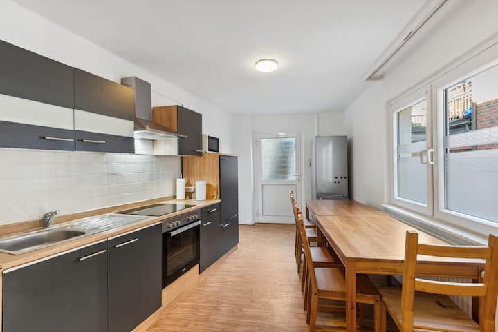 Large Old Town 4-bedroom For 7 · Team Stays - Kranenburg