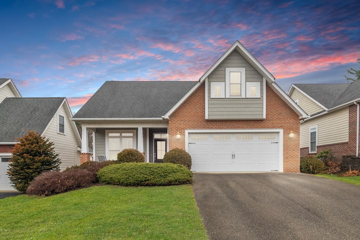 Beautiful Home In Town Of Blacksburg - Blacksburg