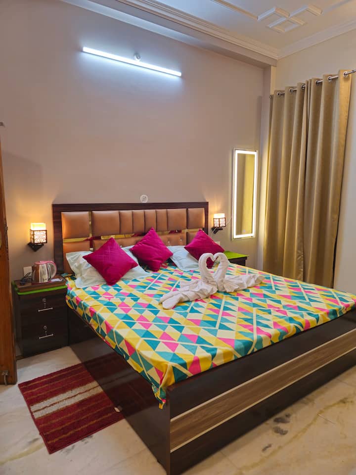 Ganges Getaway | Summer Deal | Affordable Lux 3bhk - Varanasi