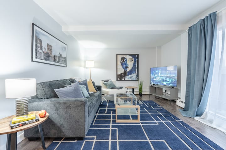 Central Downtown | Free Parking | Private Patio - Calgary